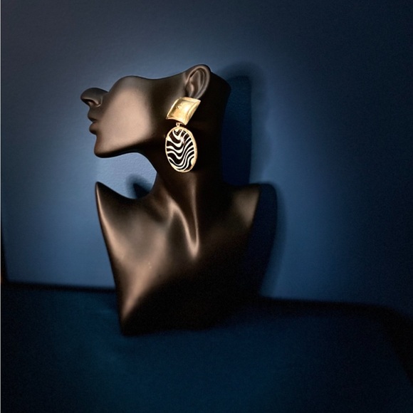 Spiegel Jewelry Vintage Spiegel Gold And Black Clip On Statement